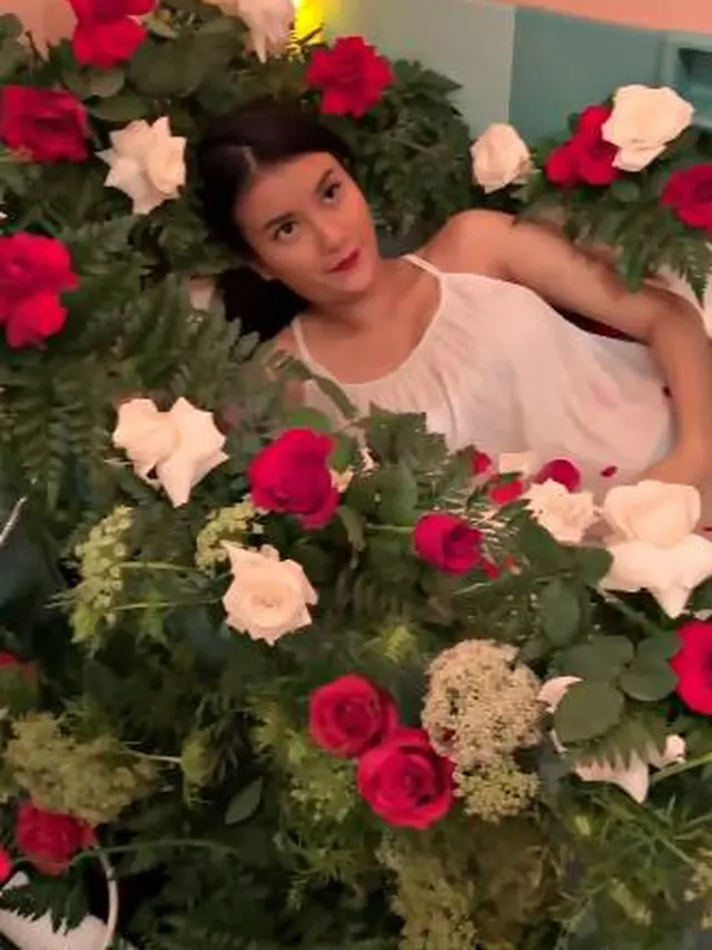 6 Pemotretan Maternity Shoot Bintang FTV Ina Marika yang Sudah Hamil ...