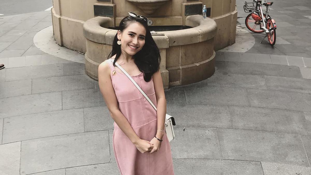 Bareng Bule, Ayu Ting Ting Punya Geng Baru di Australia - Photo Fimela.com