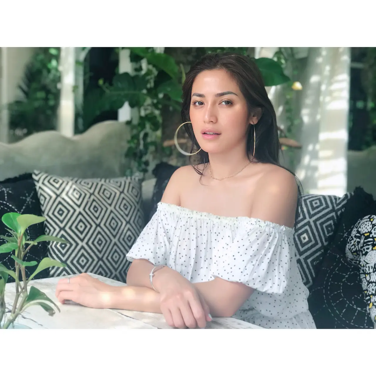 5 Fakta di Balik Bercak Merah pada Kulit Jessica Iskandar - ShowBiz ...