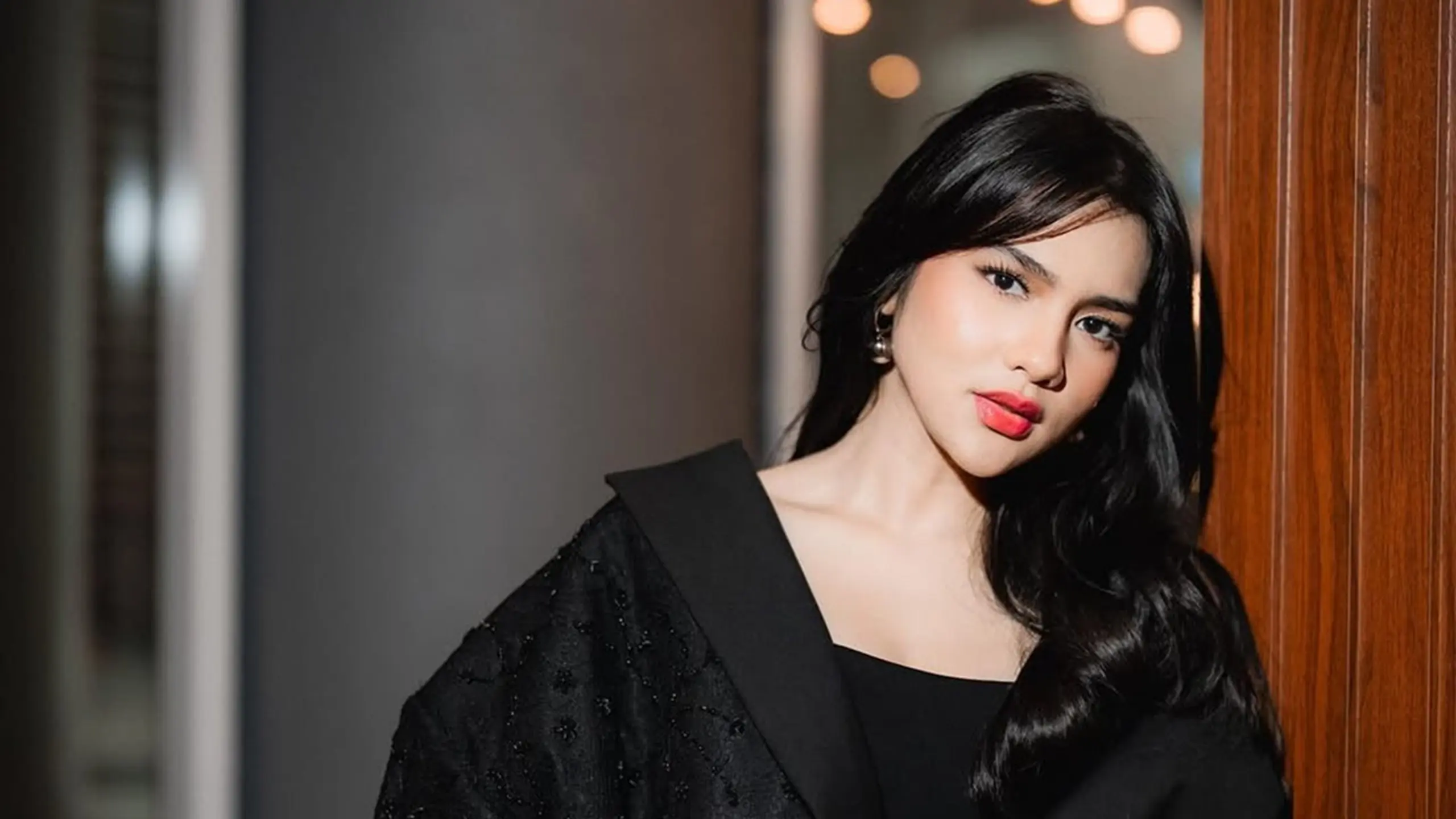 12 Film Davina Karamoy yang Wajib Ditonton, Tak Hanya Jadi Adik Ipar Saja