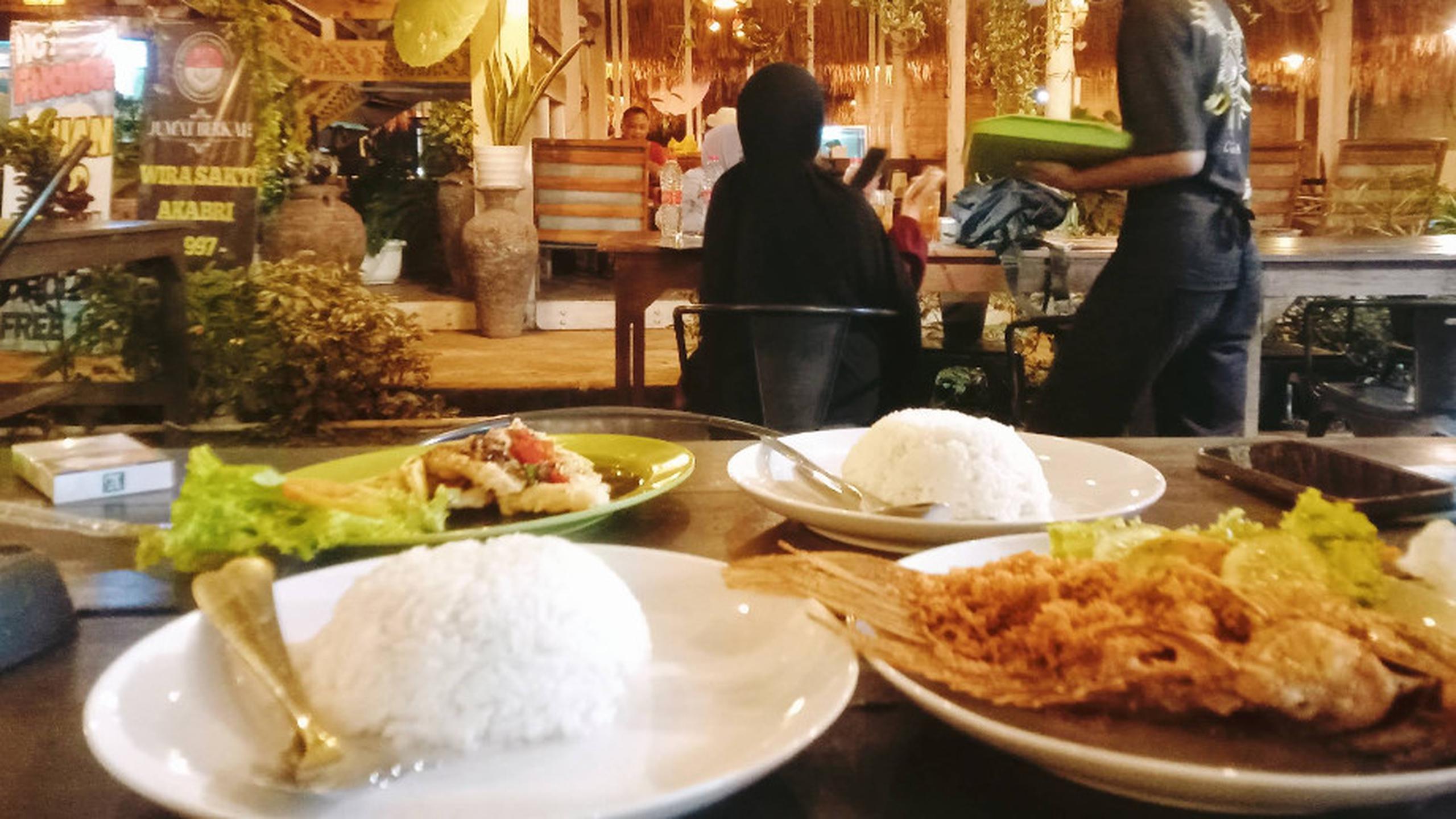 9 Rekomendasi Tempat Makan Enak di Pasar Rebo Jakarta, Hadirkan Suasana ...