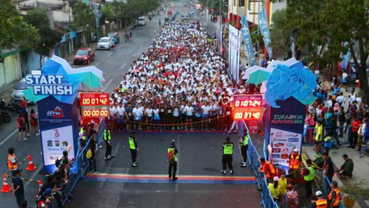 Pelari Full Marathon Antusias Ikuti Surabaya Marathon 2019 - Surabaya ...