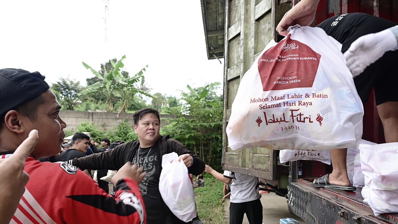 Prabowo Beri Ribuan Paket Sembako untuk Warga Jelang Lebaran, Ini Isinya
