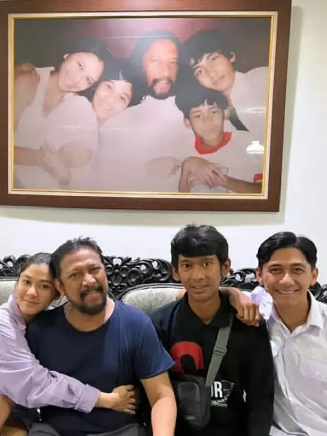 Bukan Artis, Ini 7 Potret Nathana Ghaza dan Istri di Keluarga Jamal ...
