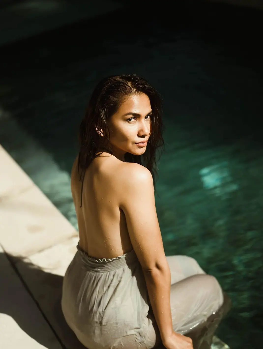 Potret Terbaru Nova Eliza di Usia 42 Tahun, Aura Seksinya Nggak Pernah Luntur - Foto Liputan6.com