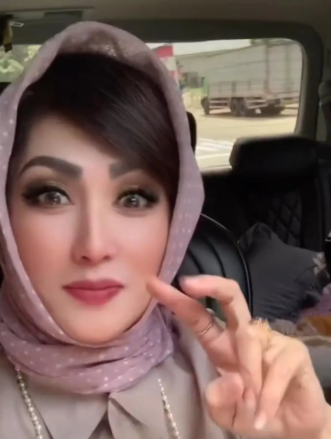 Potret Terbaru Yuni Sulistiowati “Mamake Pret Si Entong”, Jadi Ibu ...