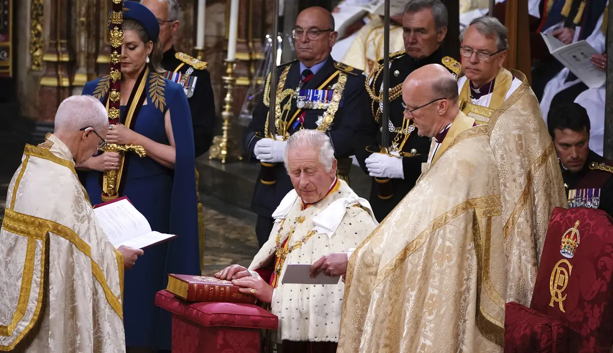 Momen Raja Charles III Sah Jadi Pemimpin Kerajaan Inggris - Foto ...