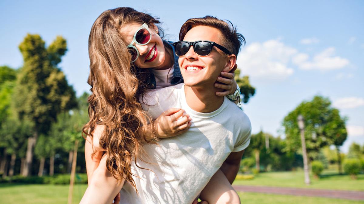 10 Gombalan Baper Buat Pacar yang Bikin Bahagia