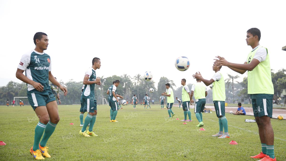 Pemain PS TNI Makin Gagah saat Tampil di Stadion Siliwangi