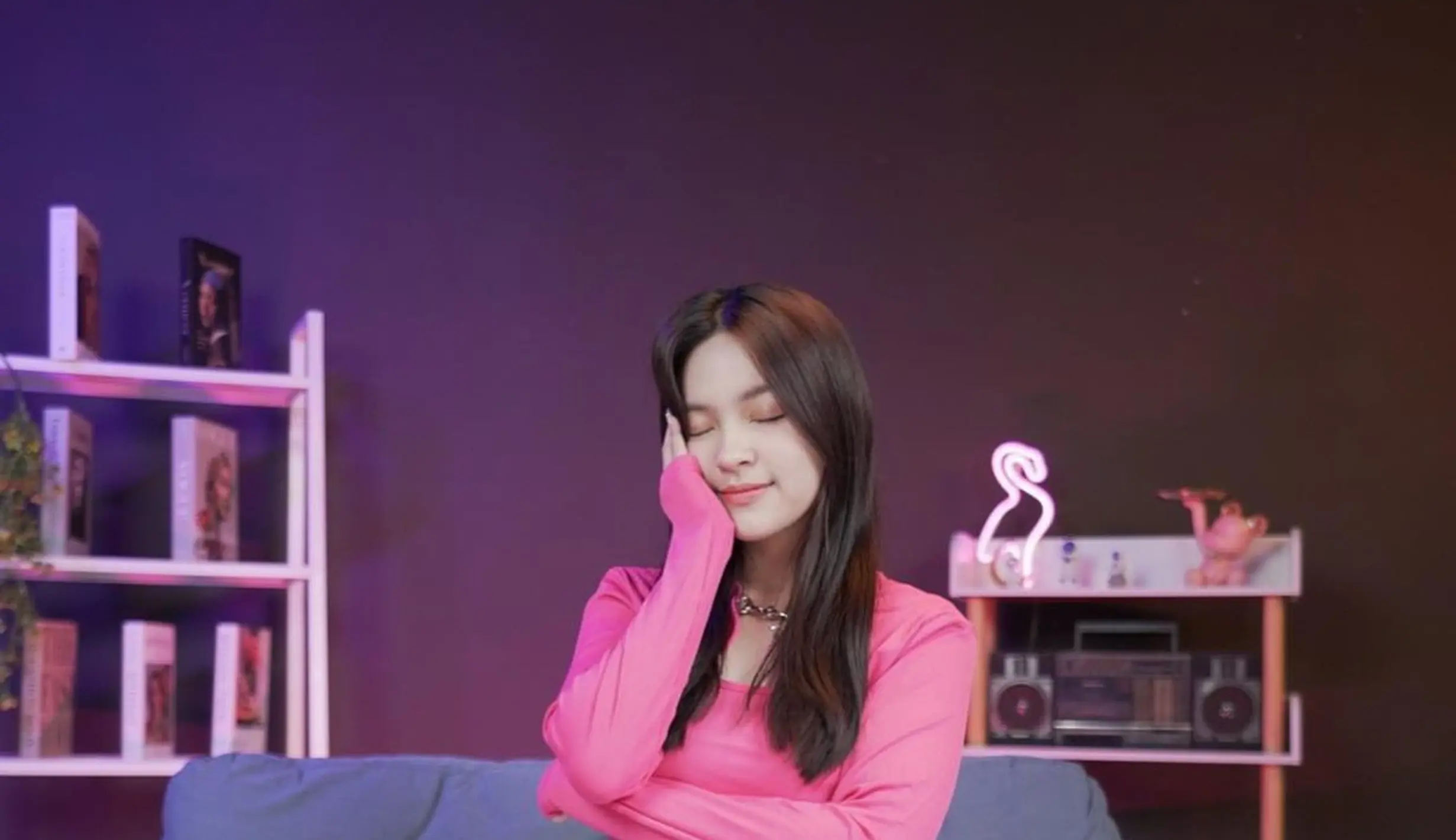 Punya Wajah Imut, Intip Gaya Stunning Eca Aura Kenakan Outfit Seksi