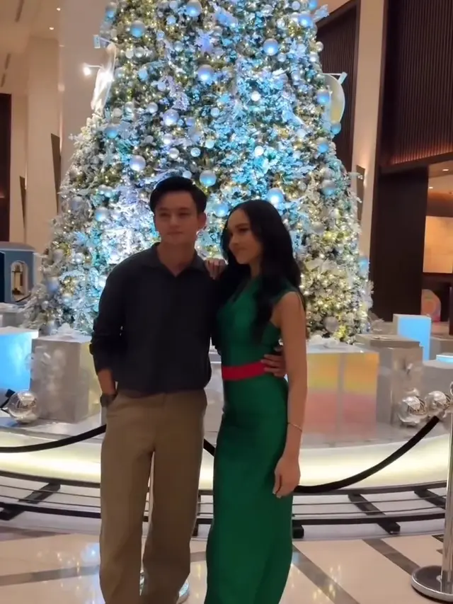7 Potret Lyodra dan Randy Martin Perdana Rayakan Natal Bersama ...