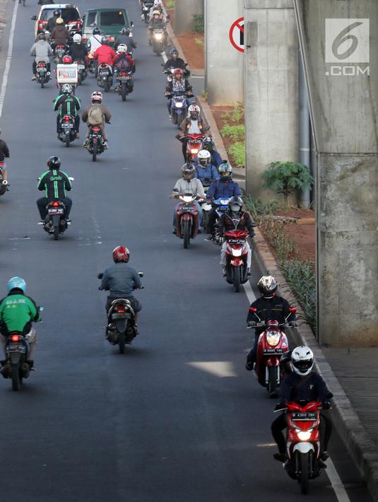 FOTO: Ramai-Ramai Pengendara Motor Melawan Arus di Ciledug Raya - Foto ...