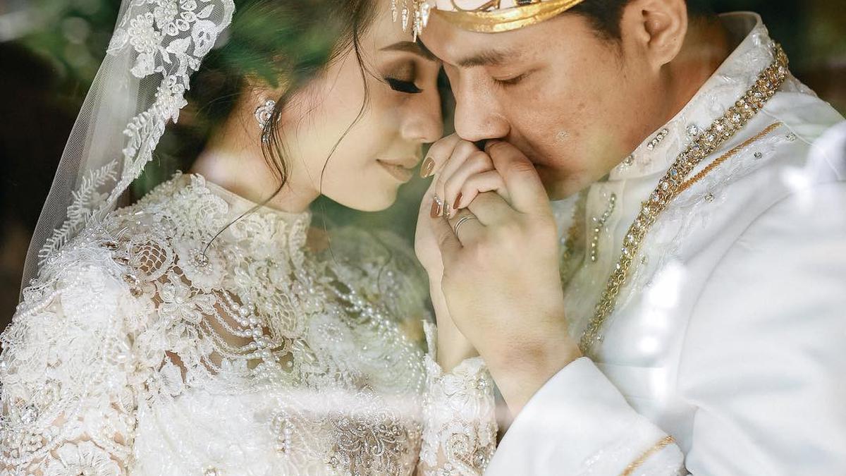 Potret Pernikahan Rizal Armada dan Monica Imas - Photo Fimela.com