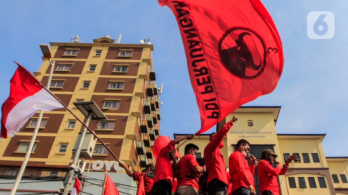 PP Pemuda Muhammadiyah Kutuk Aksi Pembakaran Bendera PDIP - News ...