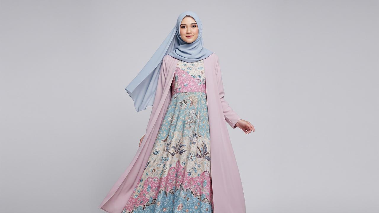 Rekomendasi 8 Gamis Batik Pastel Kombinasi Outer Polos untuk Gaya ...