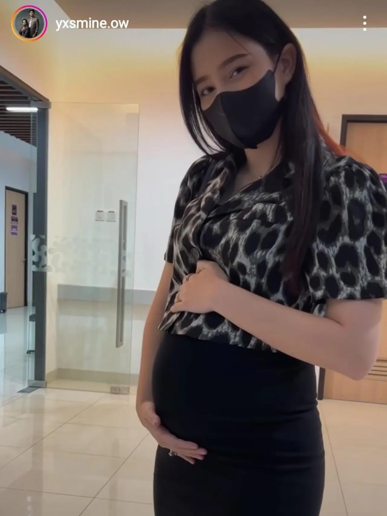 8 Potret Yasmine Ow Pamer Perut Buncit, Dibilang Makin Cantik Saat Hamil