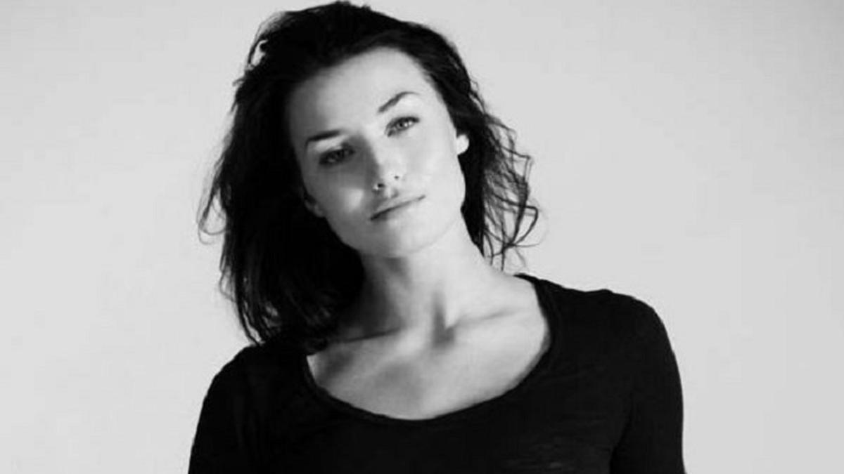 Kisah Cinta Pandangan Pertama Bek Manchester City dengan Model Seksi ...