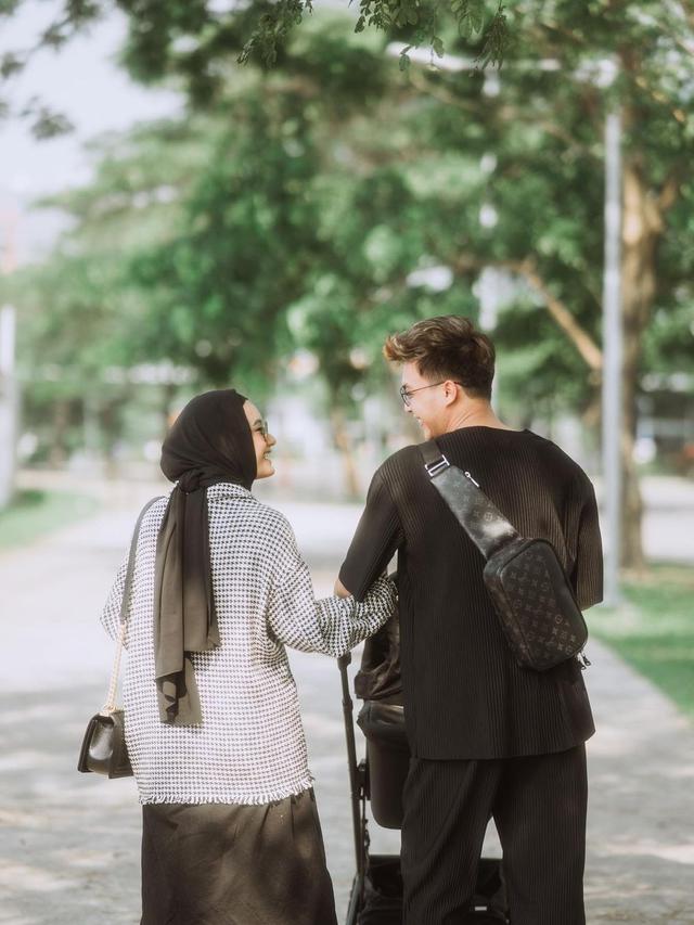 7 Gaya Pemotretan Dinda Hauw dan Rey Mbayang saat Asuh Buah Hati - Hot ...