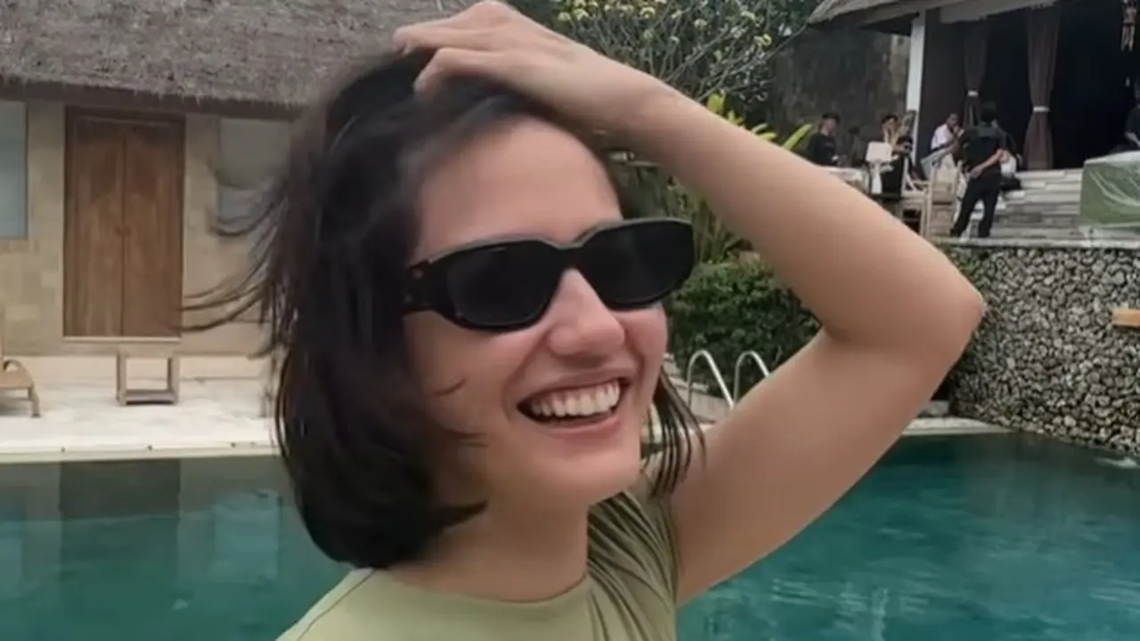 7 Potret Pevita Pearce Jadi Sutradara dan Produser untuk Pertama Kali, Banjir Dukungan Artis ...