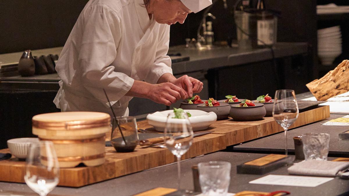 Nikmat Maksimal Saat Cicipi Omakase Kreasi Chef Jepang dengan Berbagai ...