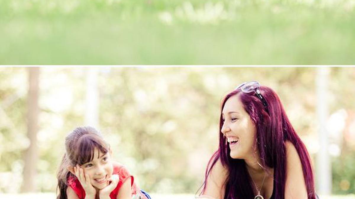 Inspirasi Foto Keluarga Ibu dan Anak Perempuan Tanpa Studio Foto