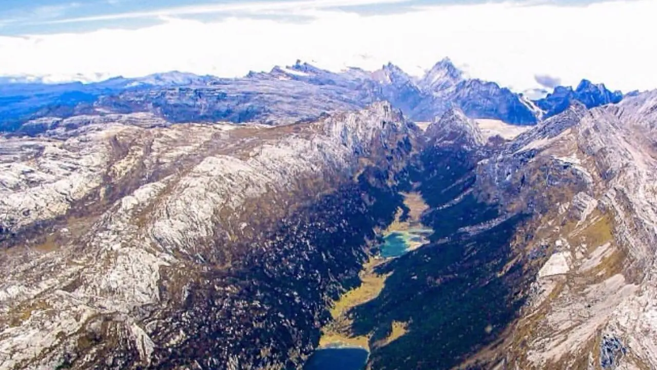 6 Fakta Menarik Carstensz Pyramid di Papua, Salah Satu Puncak Gunung ...