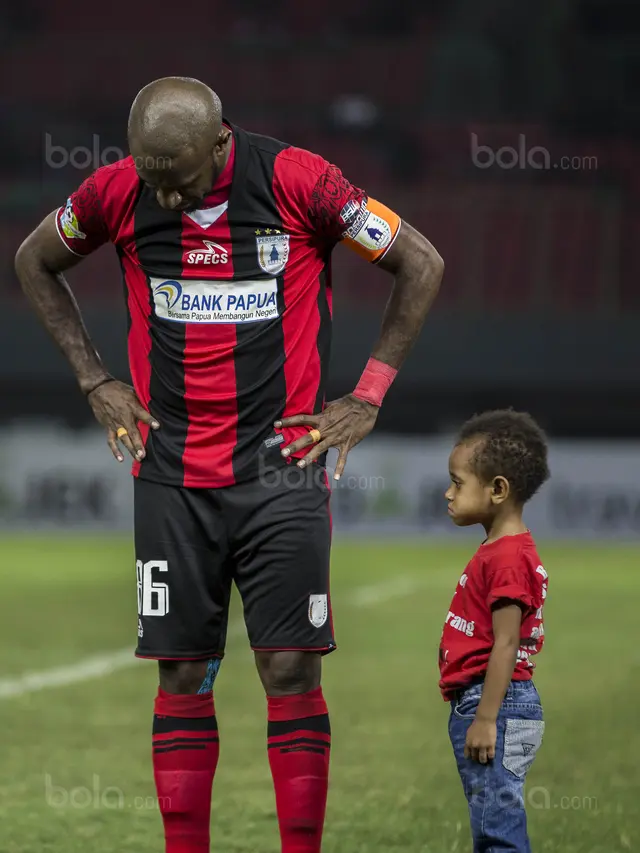 Persipura Terancam Degradasi ke Liga 3, Legenda Boaz Solossa Angkat ...