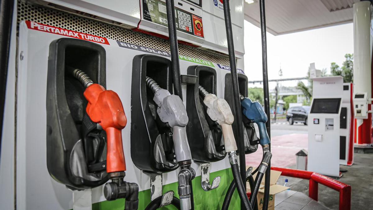 Adu Harga BBM di SPBU Pertamina, Shell dan BP AKR 1 November 2024 ...