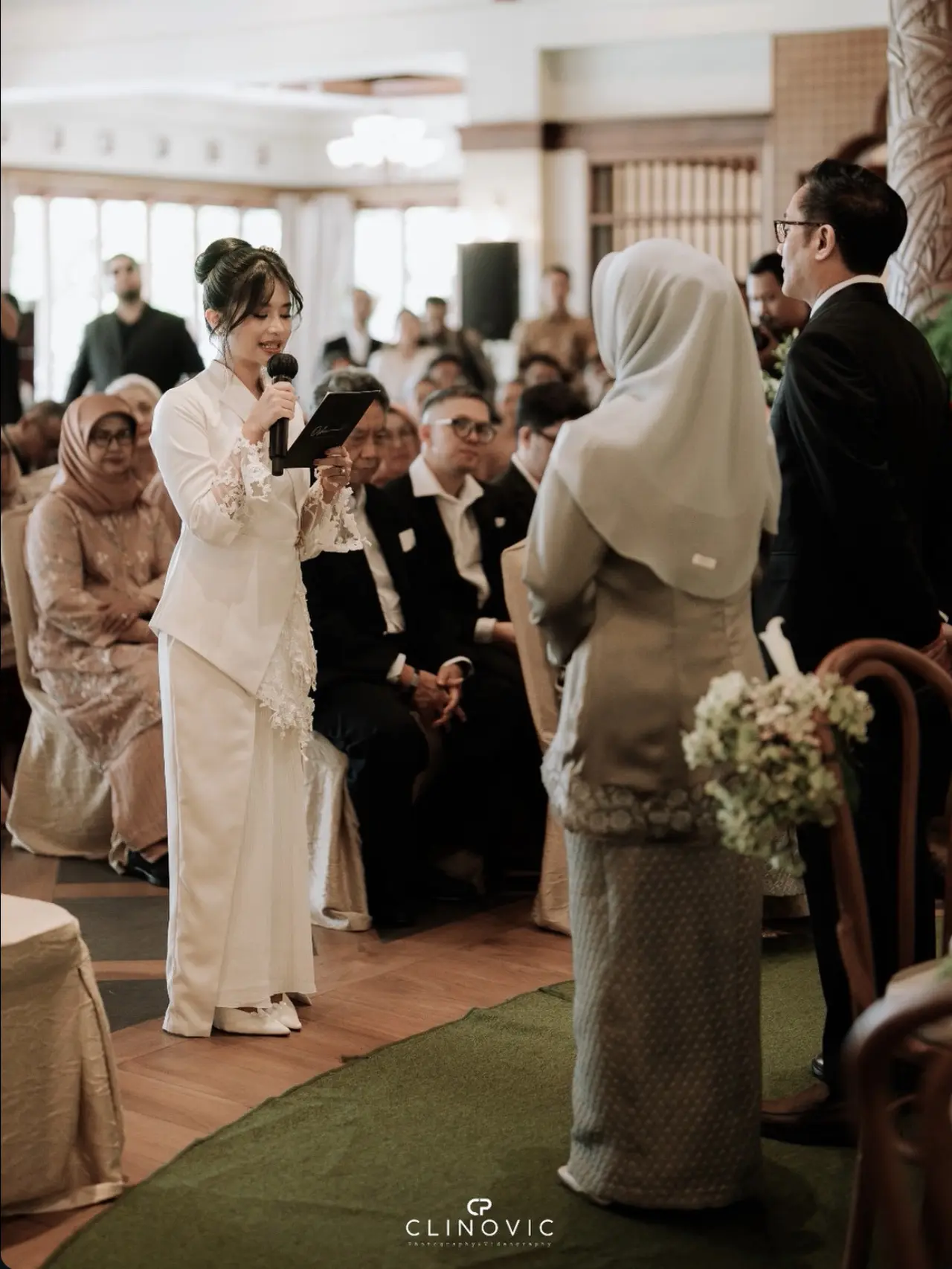 6 Potret Pernikahan Putri Ikke Nurjanah dan Aldi Bragi, Akad Nikahan Kenakan Blazer hingga ...