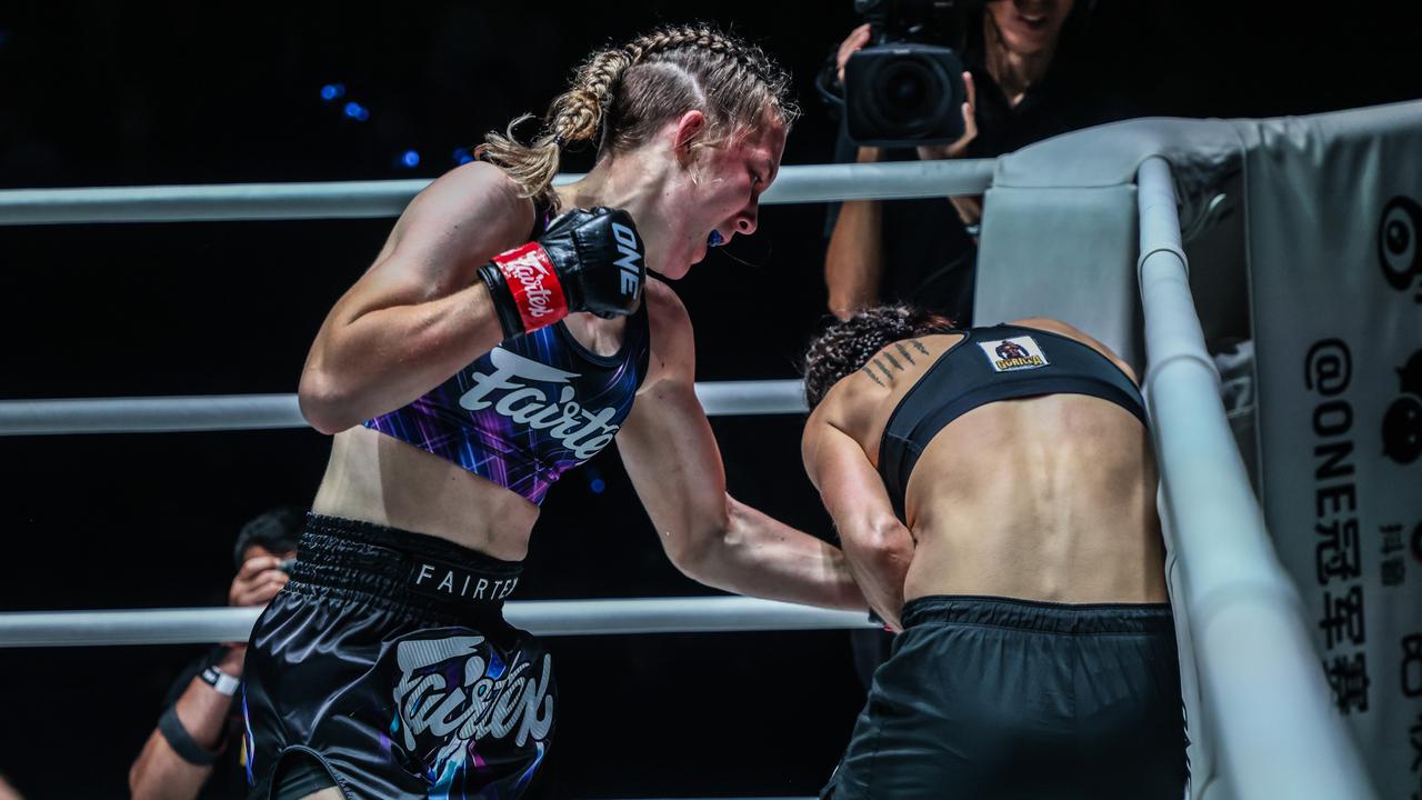 ONE Fight Night 22: Smilla Sundell Jadi Ratu Tanpa Mahkota, Akbar ...