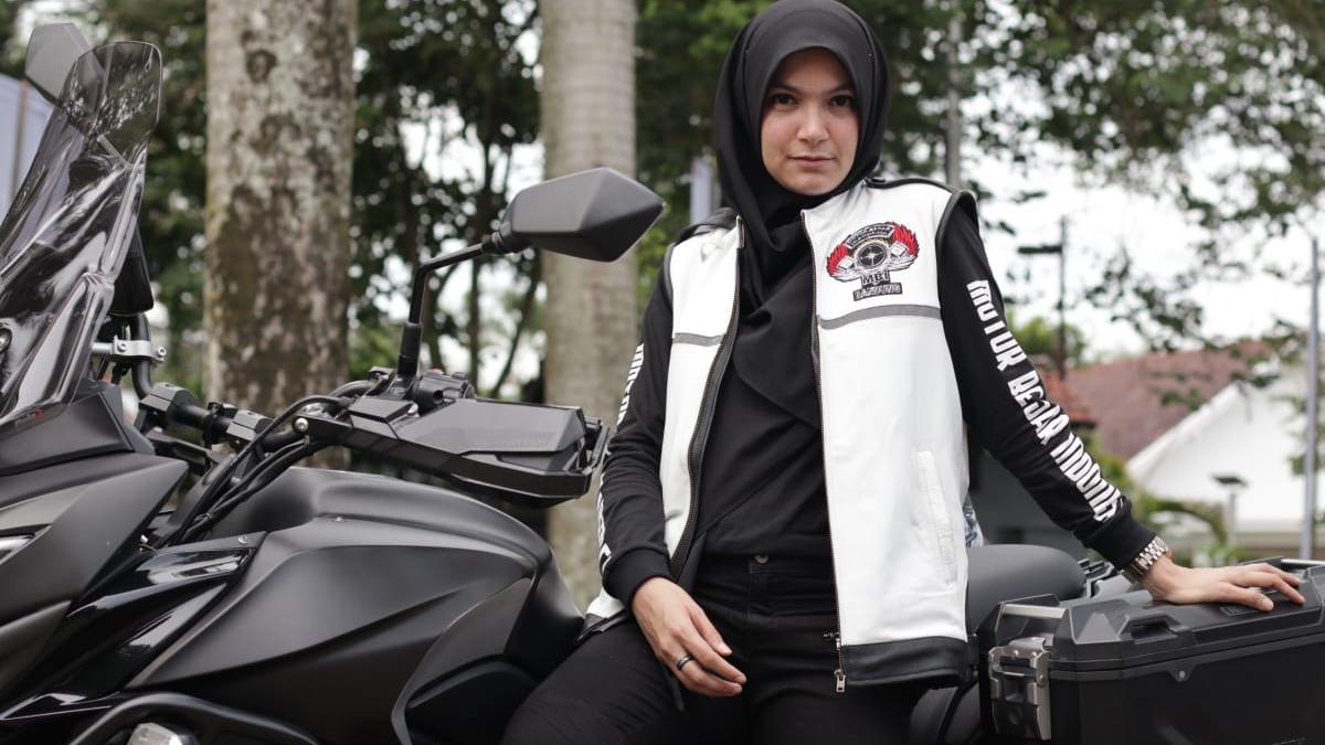 Hadiri Deklarasi MBI, Kia Poetri Pilih Naik Motor Besar - ShowBiz ...