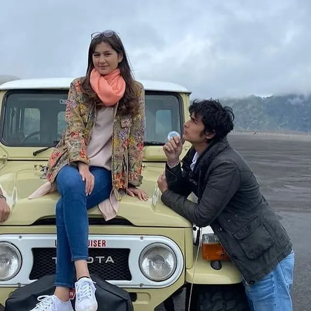 6 Potret Zoe Abbas Jackson dan Cinta Brian saat Berperan Jadi Suami ...