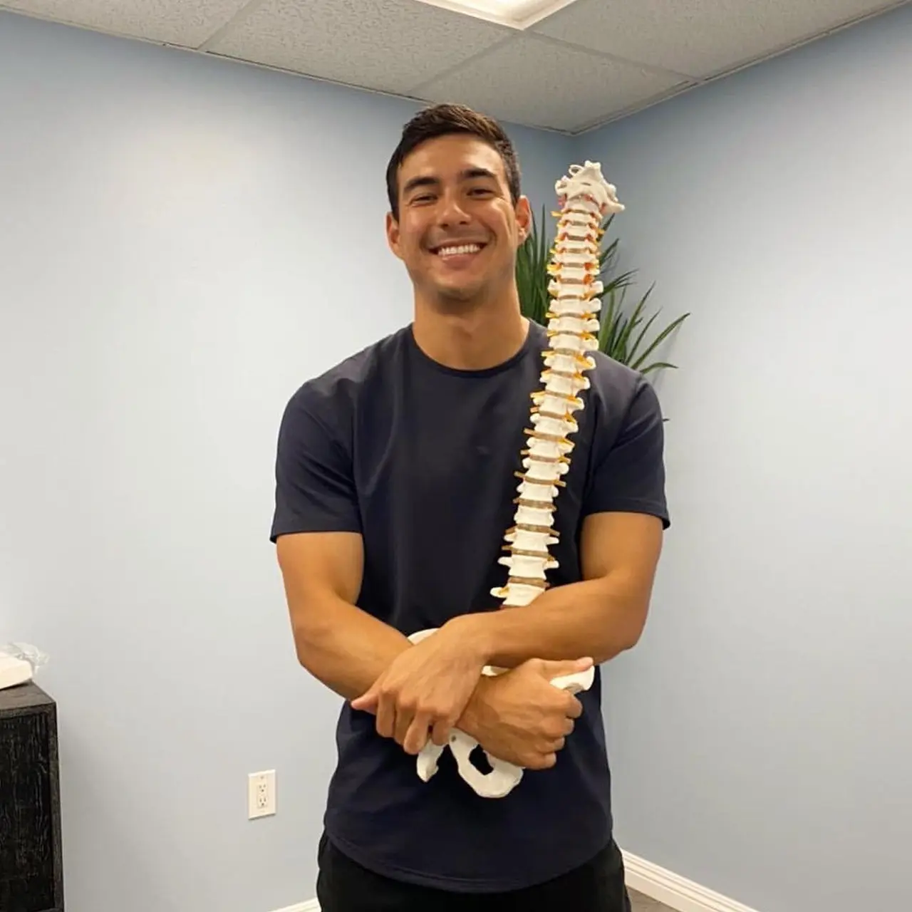 Mengenal Tyler Bigenho, Chiropractic Ganteng Keturunan Indonesia yang ...