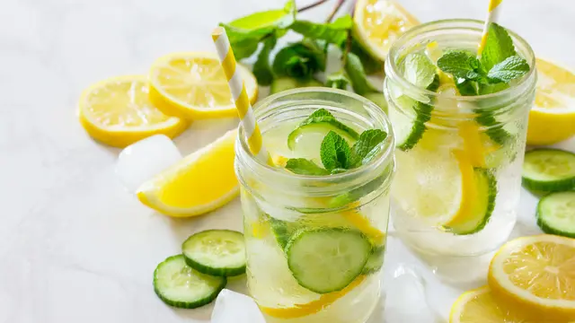 6 Manfaat Infused Water Lemon dan Timun Serta Cara Membuatnya - Hot Liputan6.com