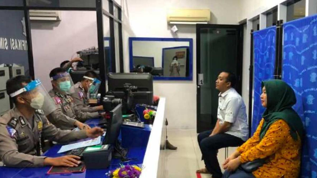 Sudah Beroperasi, Berikut Jadwal Layanan Gerai SIM di Mall Jakarta ...