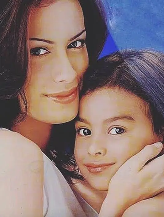 15 Potret Eva Celia dari Kecil Hingga Dewasa - Photo Fimela.com