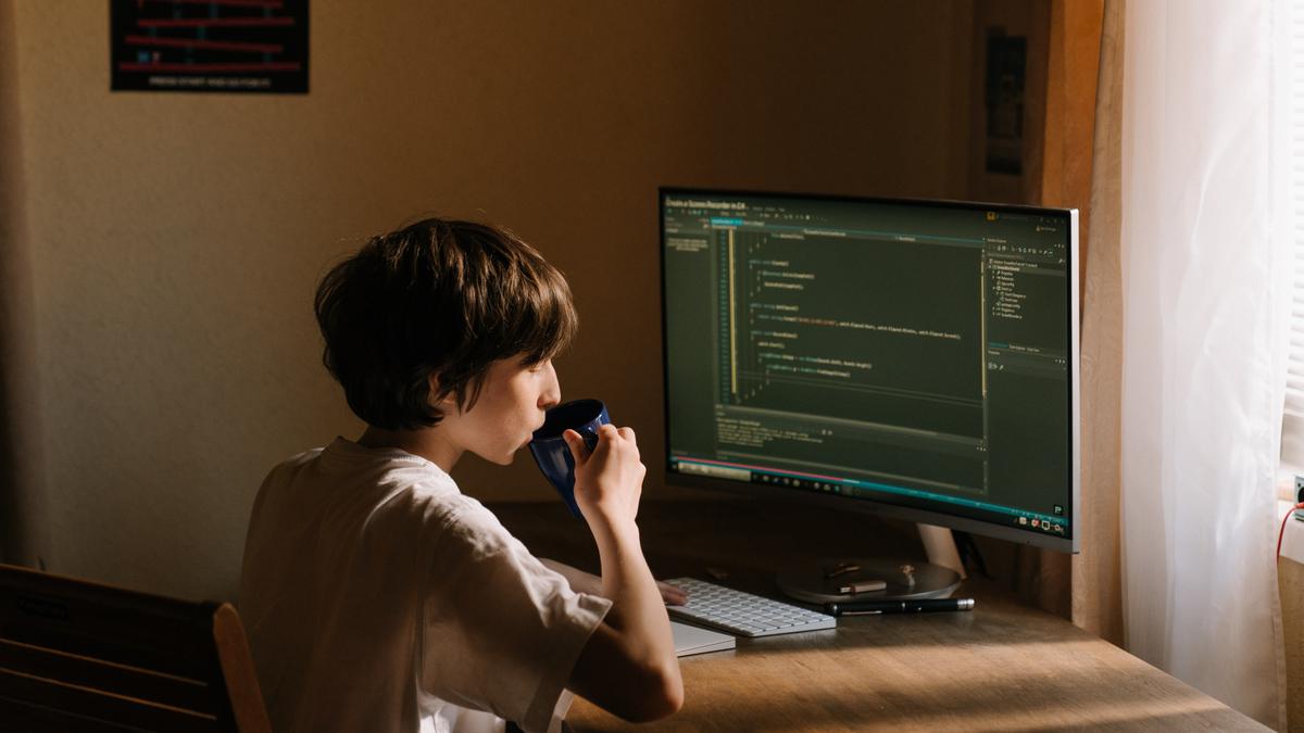 5 Penyebab Cyber Bullying dan Jenisnya yang Terjadi di Indonesia ...