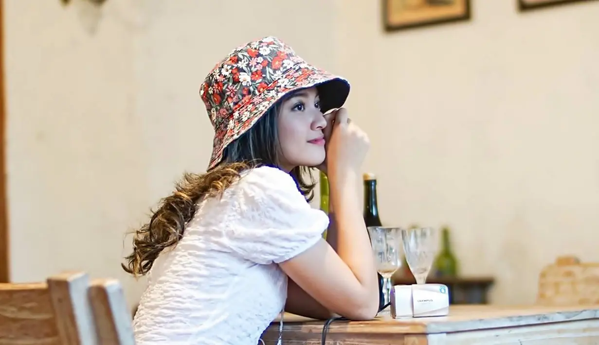 Tampil Makin Menawan, Ini Gaya Yoriko Angeline Pakai Topi yang Makin Trendi - Foto Liputan6.com