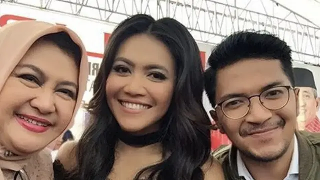 Transformasi Penampilan Denada dari Masa ke Masa, Sebelum dan Setelah Operasi Plastik - ShowBiz ...