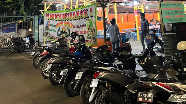12 Rekomendasi Tempat Makan Pecel Lele di Jakarta Terlaris 2025, Bikin ...