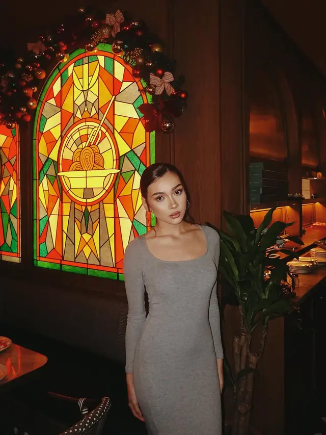 6 Potret Cantik Dosma Hazenbosch, Artis yang Dikabarkan Dekat dengan Rizky Nazar - Hot Liputan6.com