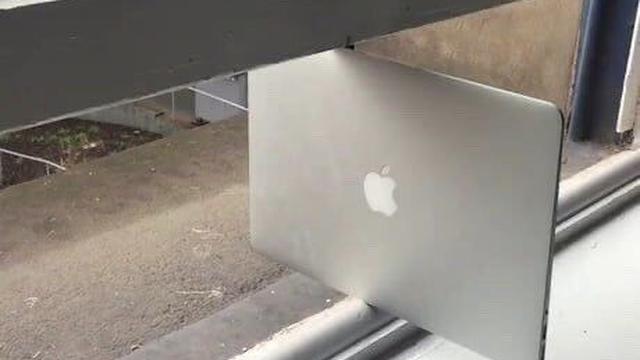 7 Potret Nyeleneh Ganjal Jendela, Ada yang Pakai Laptop Mahal - Hot ...