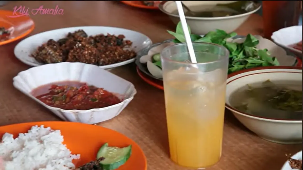 Mengenal Warung Nasi Ibu Imas, Tempat Makan Sunda Legendaris di Bandung ...