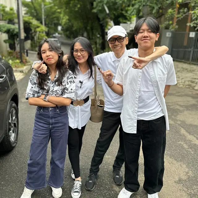 6 Potret Kenangan Hilbram Dunar dan Keluarga, Meninggal Dunia di Usia ...