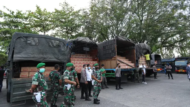 PT Salim Ivomas Pratama Apresiasi TNI-Polri Bantu Distribusikan Minyak ...