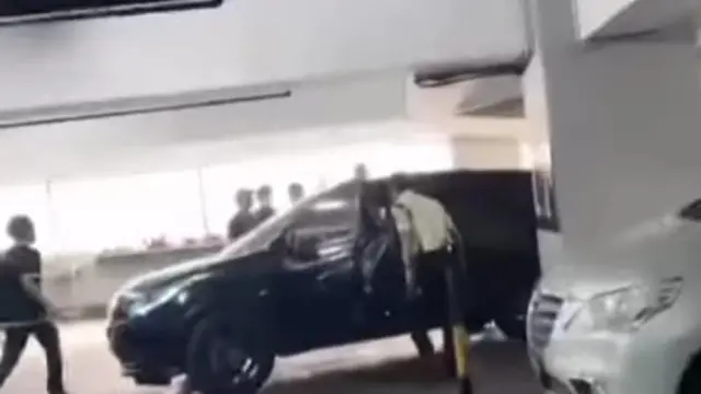 Sejoli di Bawah Umur Diduga Berbuat Asusila di Parkiran Mal Bandung - Regional Liputan6.com