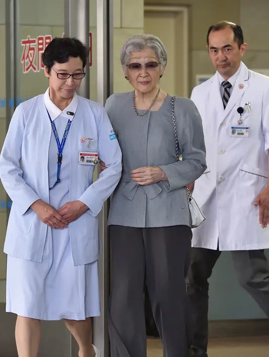 FOTO: Usai Operasi Kanker Payudara, Mantan Permaisuri Jepang Diizinkan ...