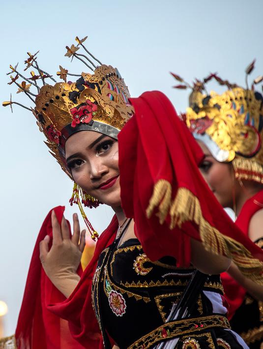FOTO: Atraksi 1.300 Penari Gandrung Banyuwangi Memukau Wisatawan - Foto ...