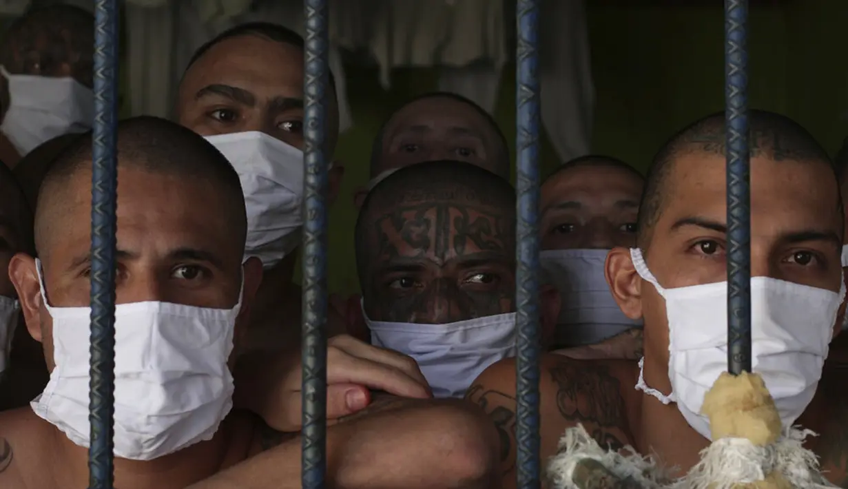 FOTO: Potret Anggota Geng Penghuni Penjara El Salvador - Foto Liputan6.com