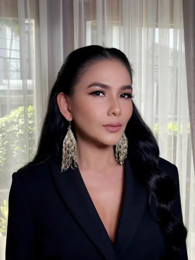 6 Fakta Film Mama: Pesan Dari Neraka, Nova Eliza Pakai Kain Kafan, Rambut Naura Hakim Di ...